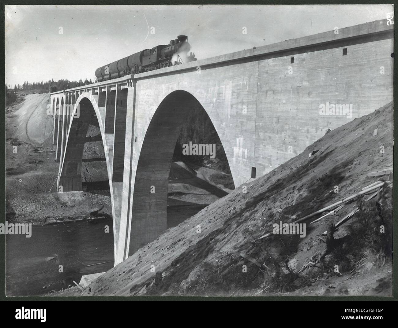 Train load on bridge hi-res stock photography and images - Alamy
