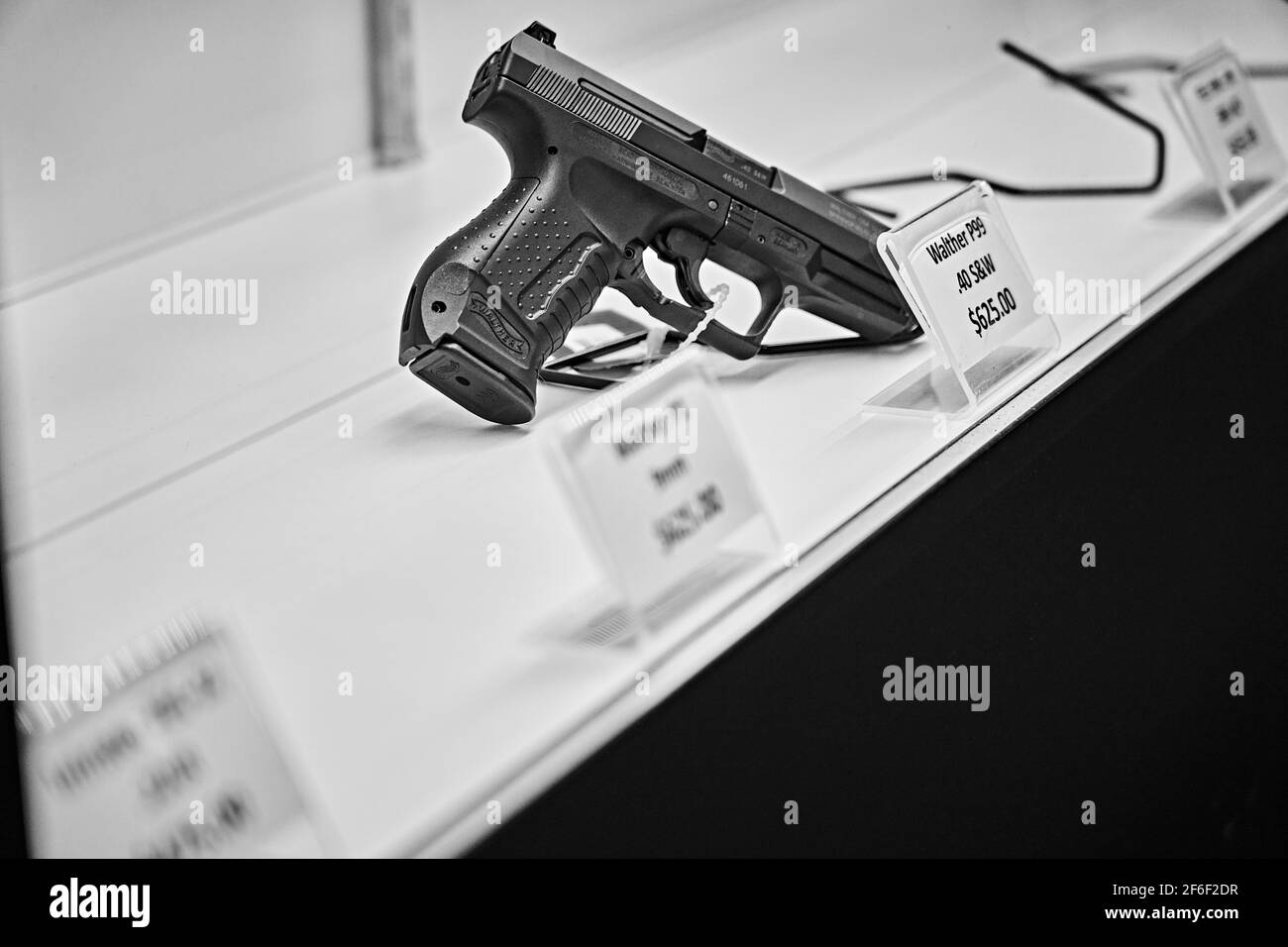 Weapon store hi-res stock photography and images - Alamy