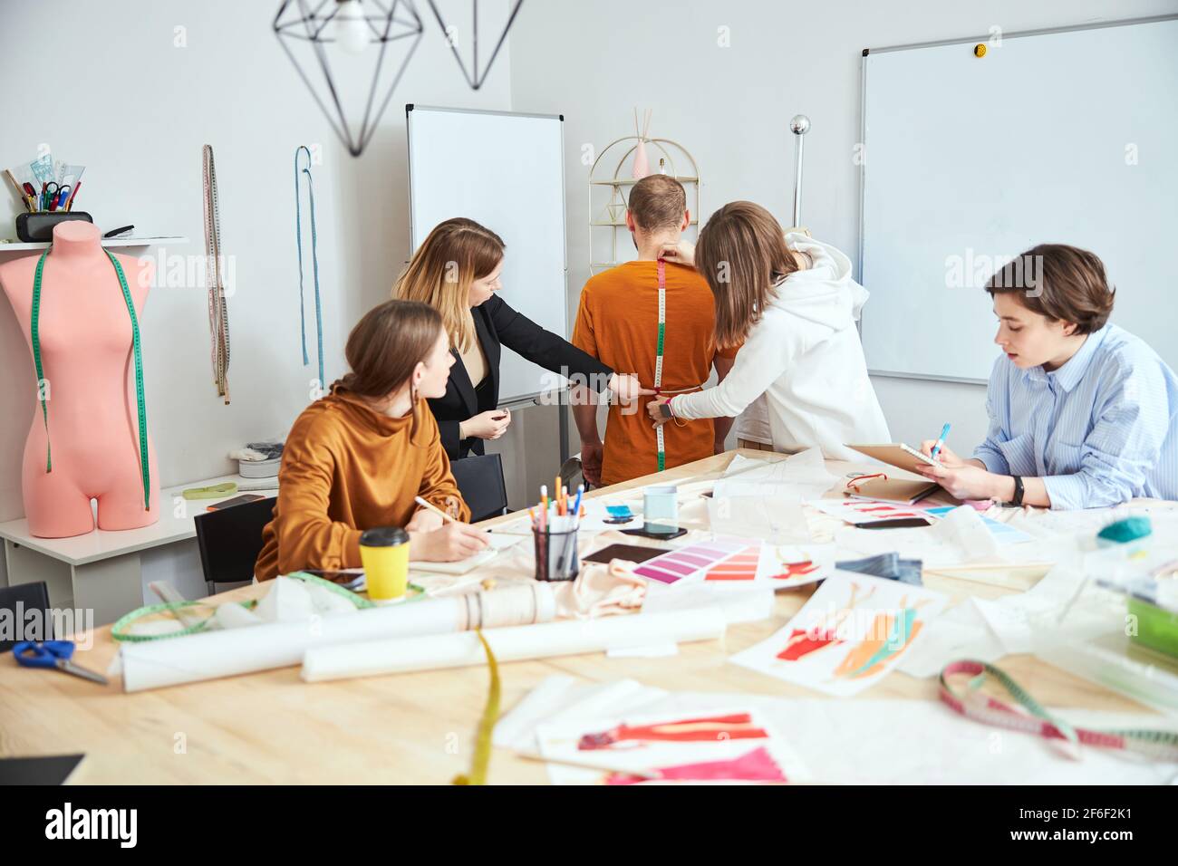 Women dressmaking hi-res stock photography and images - Alamy