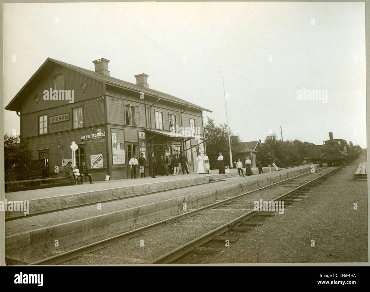 The station was built in 1882. Stationhouse, two floors in wood. 1947 ...