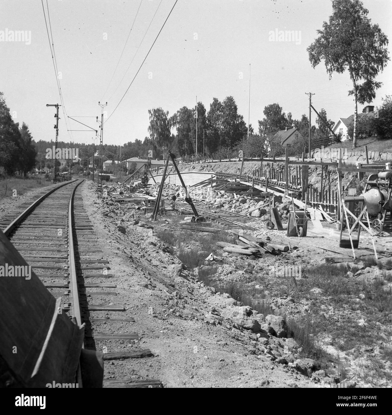 Track building. Double track building on the Boxholm Sommen stretch ...