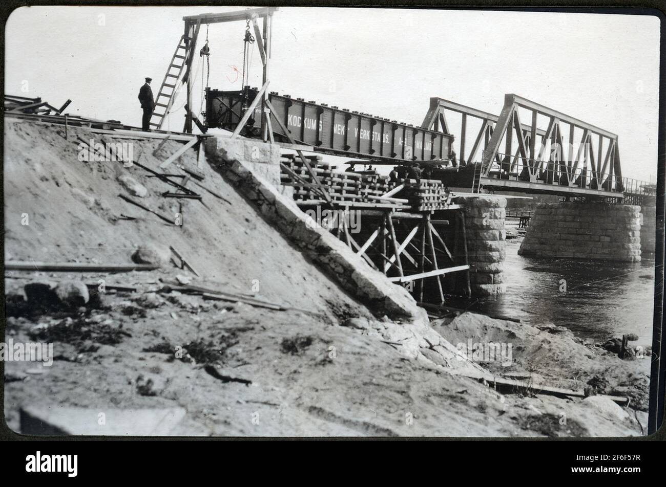 Western river groan, immersion of plate drawing at the bridge building ...
