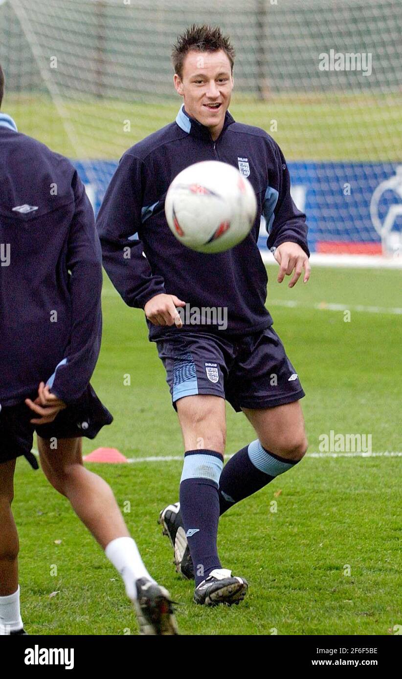 ENGLAND TRAINING AT THE CLIFF FOR THEIR MATCH WITH DENMARK. 13/11/2003 ...
