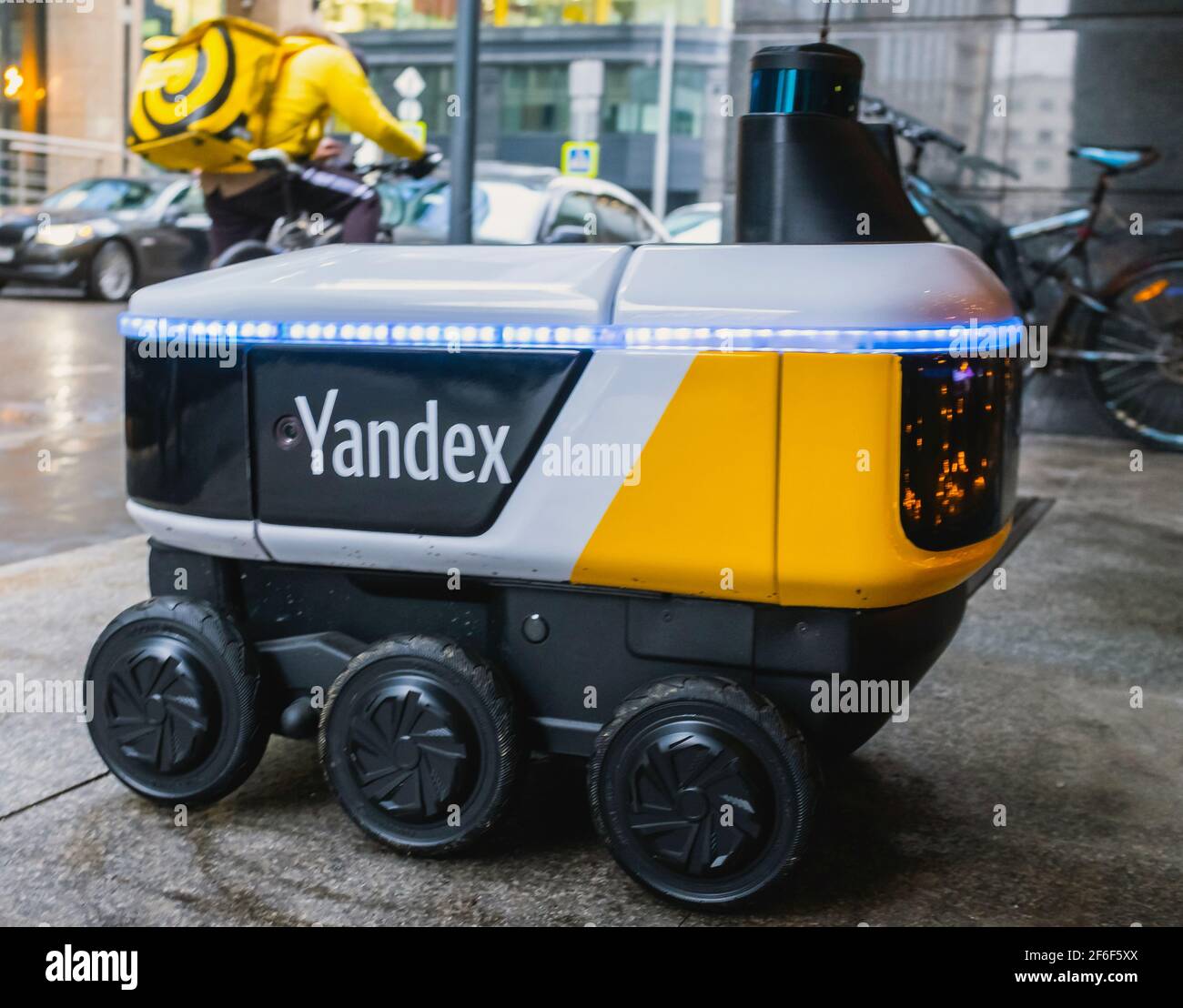 Drone delivering package autonomous logistics hi-res stock photography ...