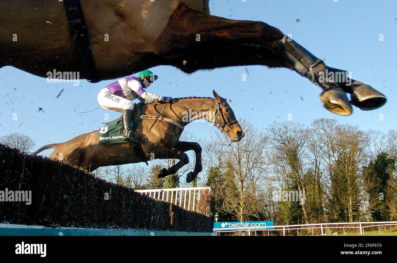RACING AT KEMPTON PARK 26/12/2004 THE KING GEORGE V1 CHASE 2nd PLACED ...