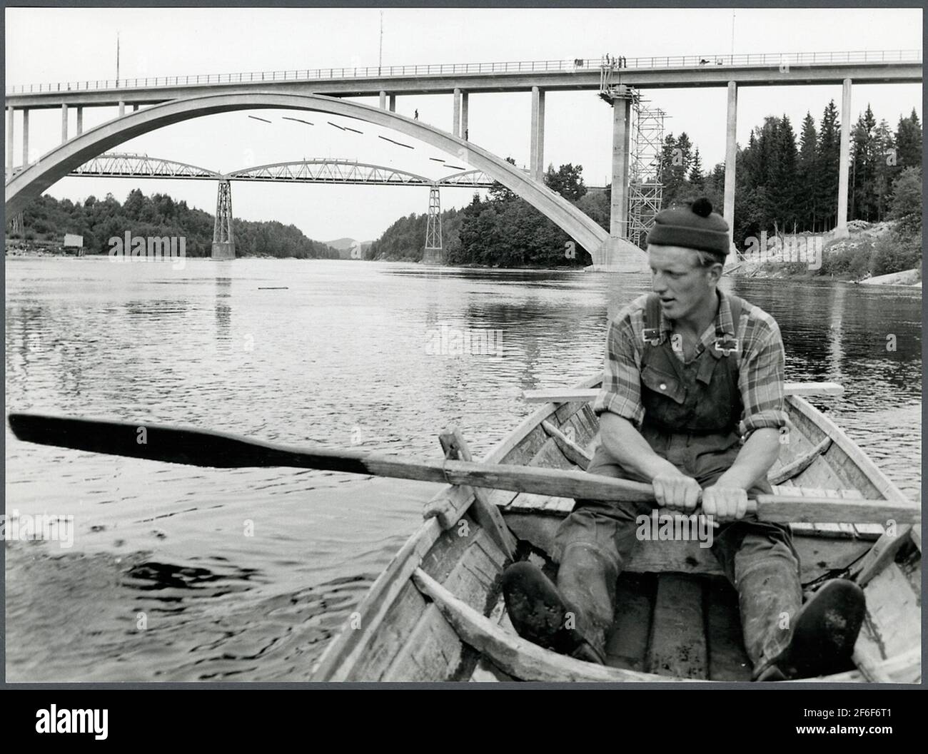 Railway bridge over Vindelälven near Vindeln station. In the background ...