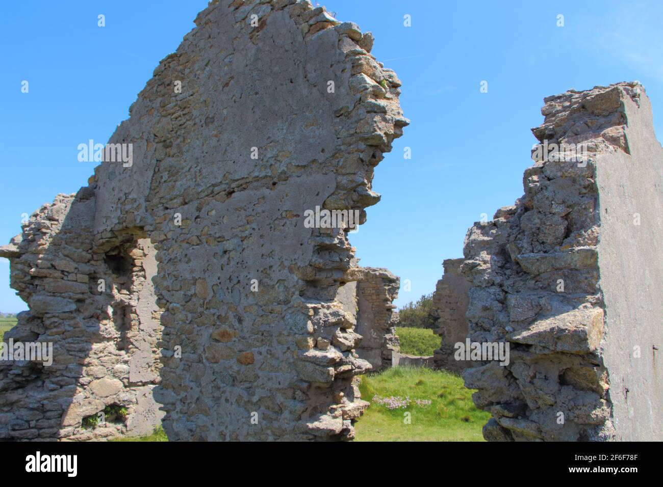 Collapsed walls of an house in ruins Stock Photo - Alamy