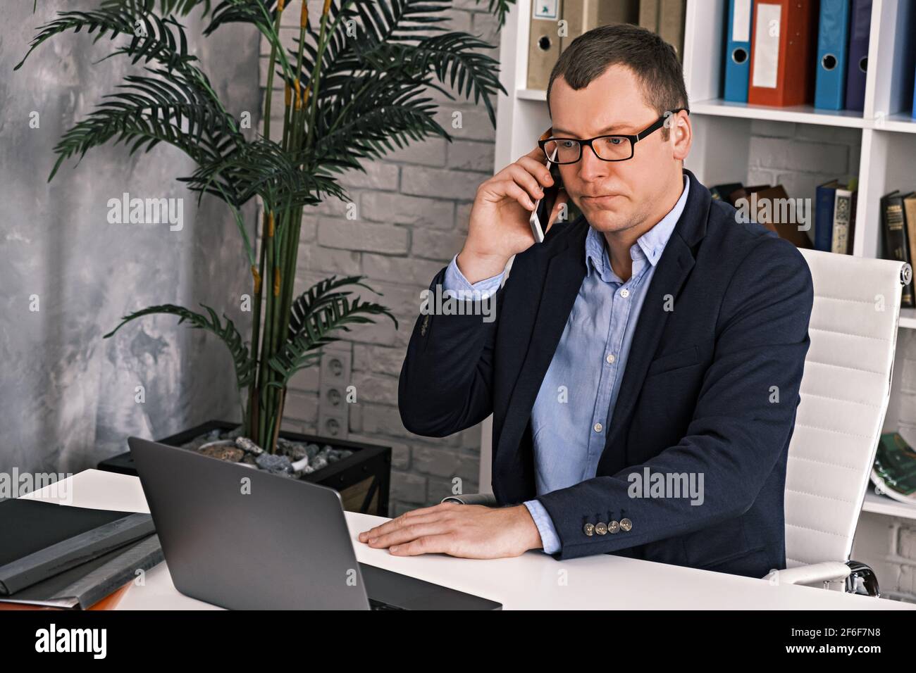 Angry man on phone hi-res stock photography and images - Alamy