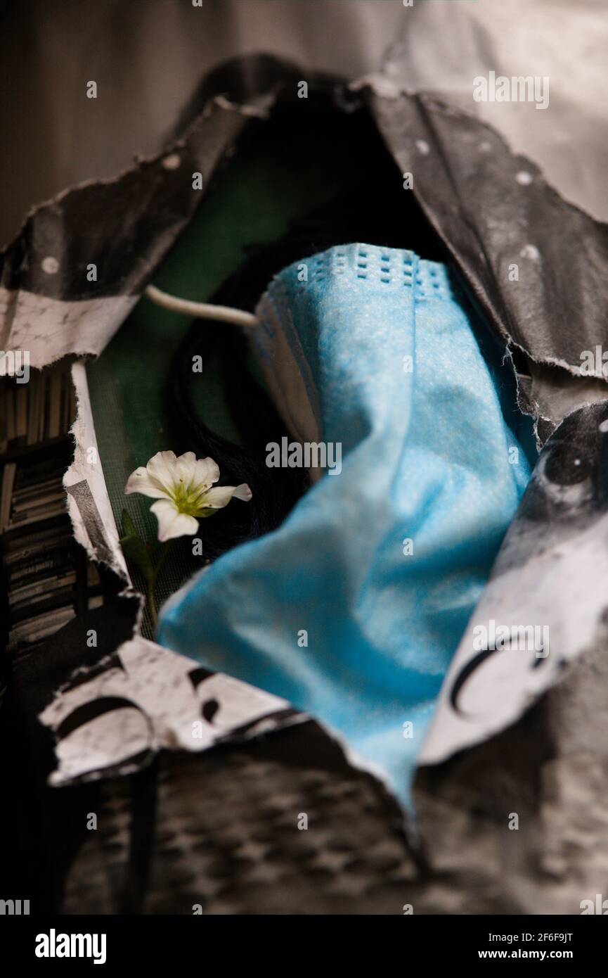 Paper collage face hi-res stock photography and images - Alamy