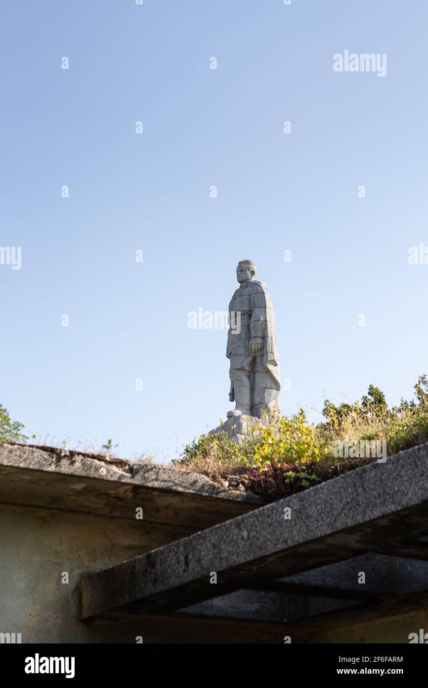 Russian soldier statue hi-res stock photography and images - Alamy