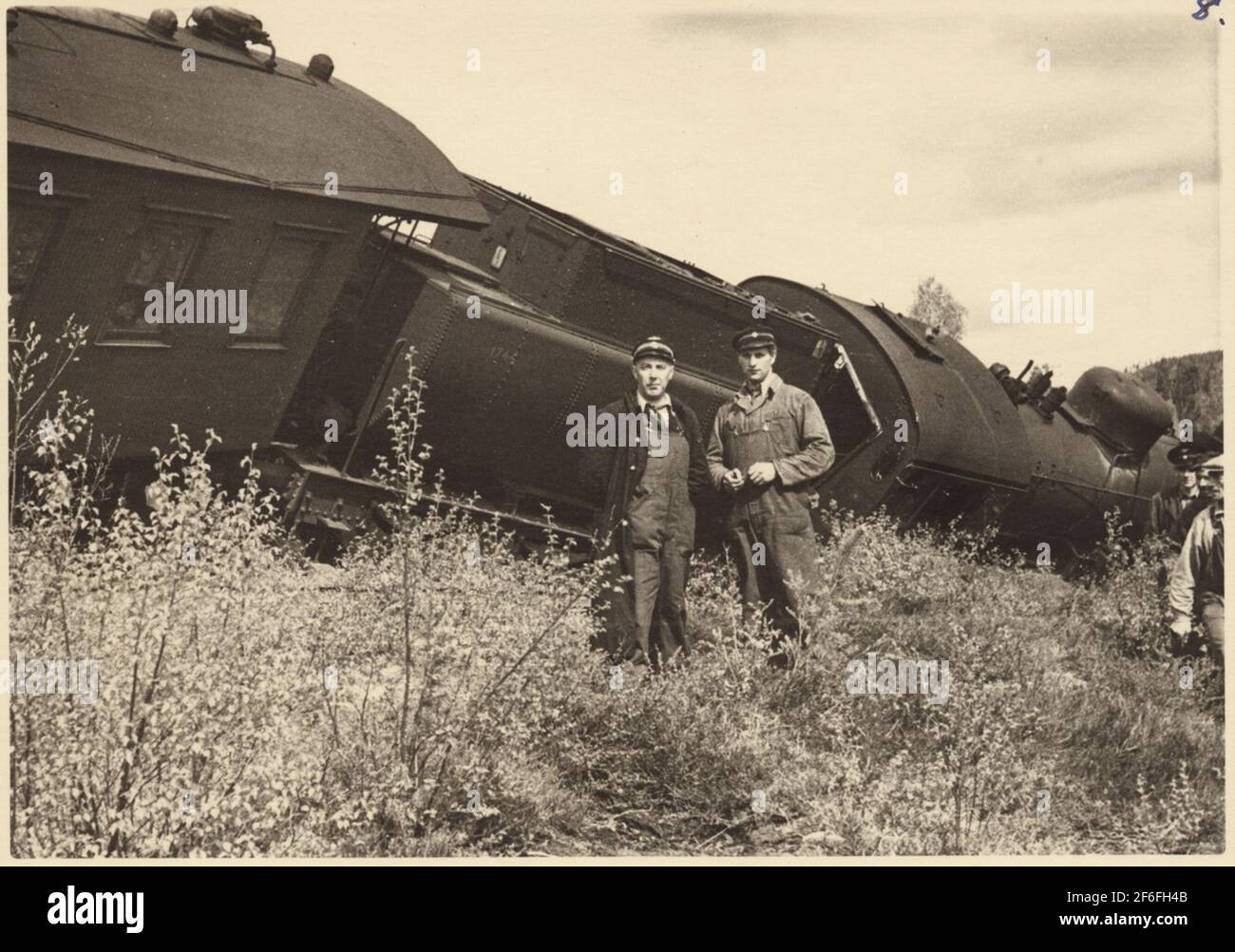 Tracking at Älvho 1950. The tender in image has number 1745 but the ...