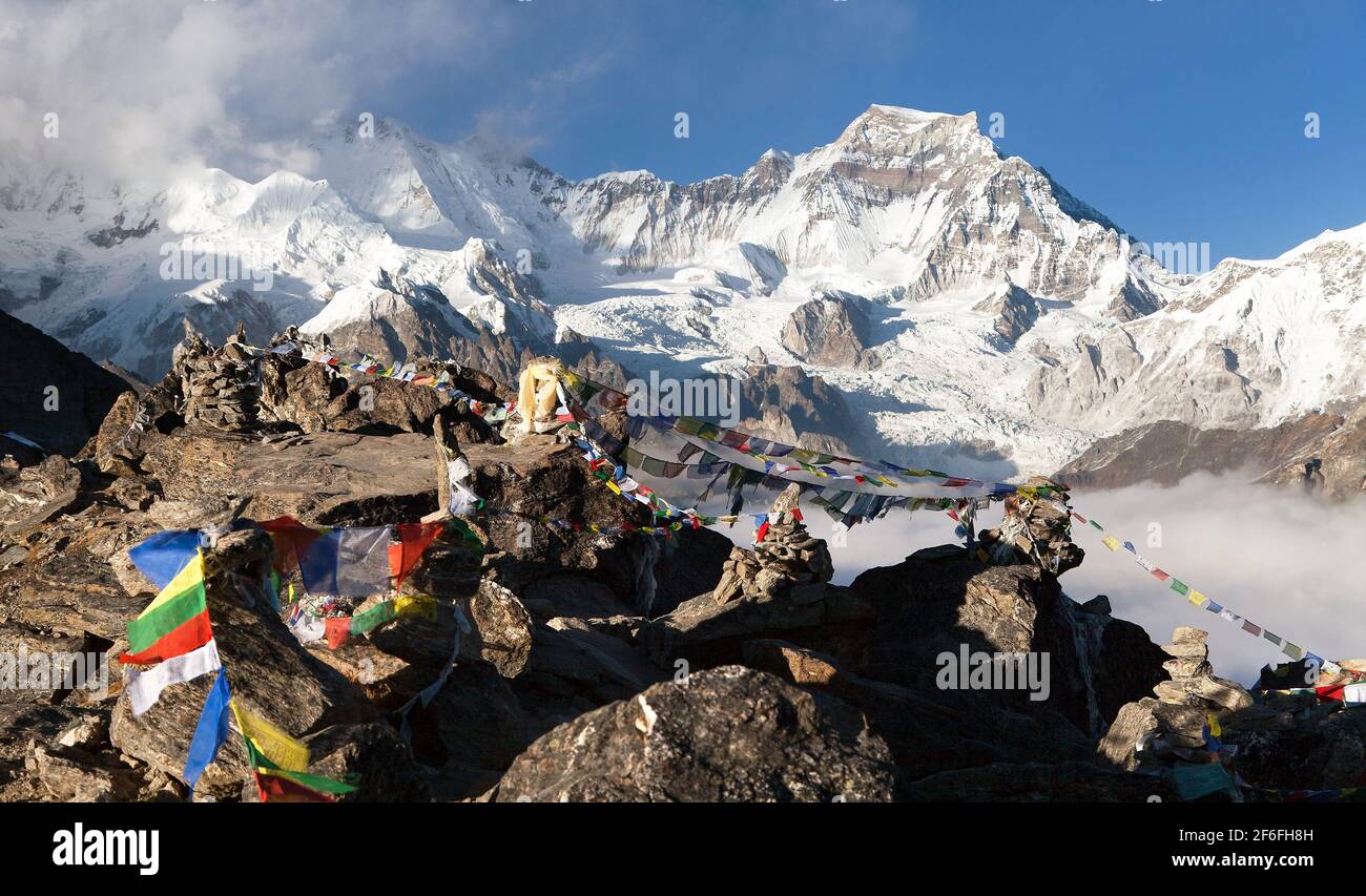 Gyachung kang nepal hi-res stock photography and images - Alamy