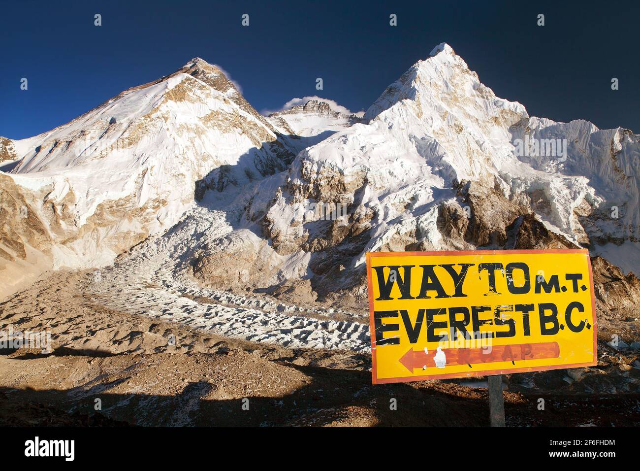 Mount everest summit sign hi-res stock photography and images - Alamy