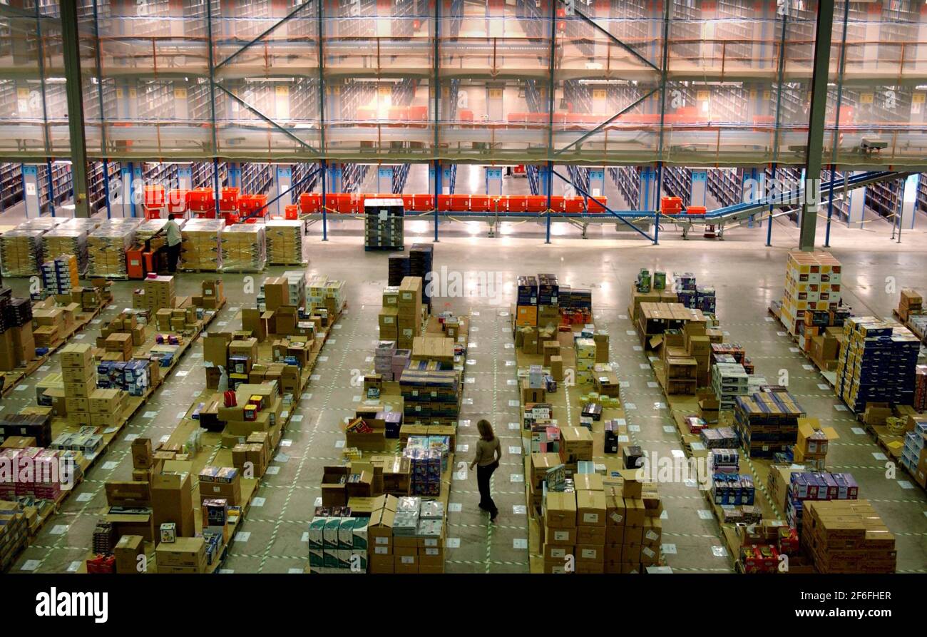 INSIDE THE AMAZON.CO.UK CENTRE NEAR BEDFORD. 29/1/02 PILSTON Stock ...