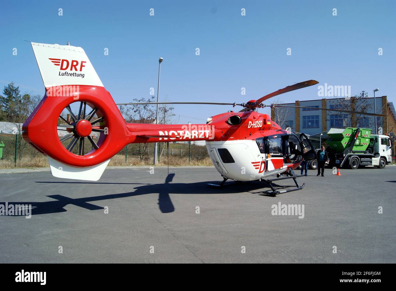 Der Hubschrauber Christoph Berlin D-HDSD, Airbus Helicopters H145, der ...