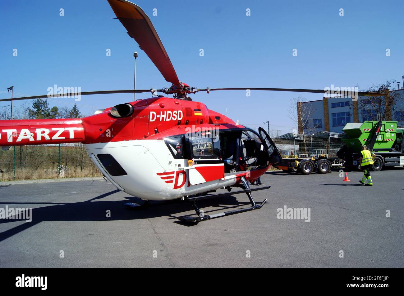 Der Hubschrauber Christoph Berlin D-HDSD, Airbus Helicopters H145, der ...