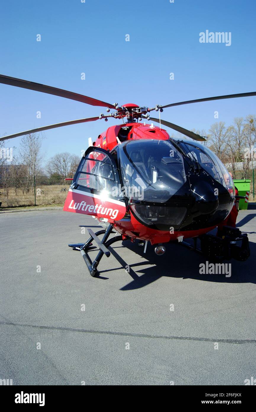 Der Hubschrauber Christoph Berlin D-HDSD, Airbus Helicopters H145, der ...