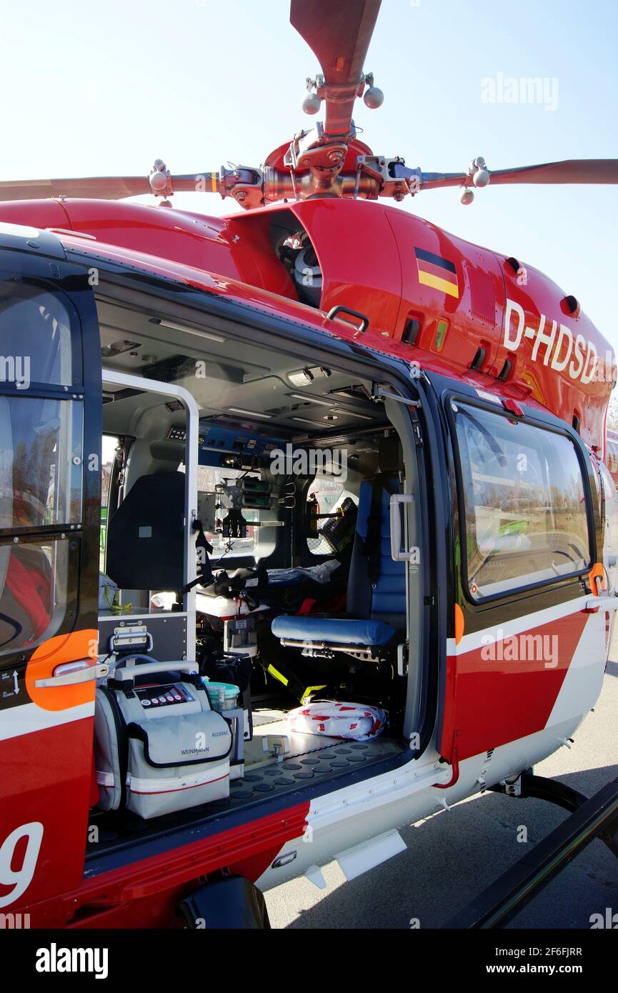 Der Hubschrauber Christoph Berlin D-HDSD, Airbus Helicopters H145, der ...