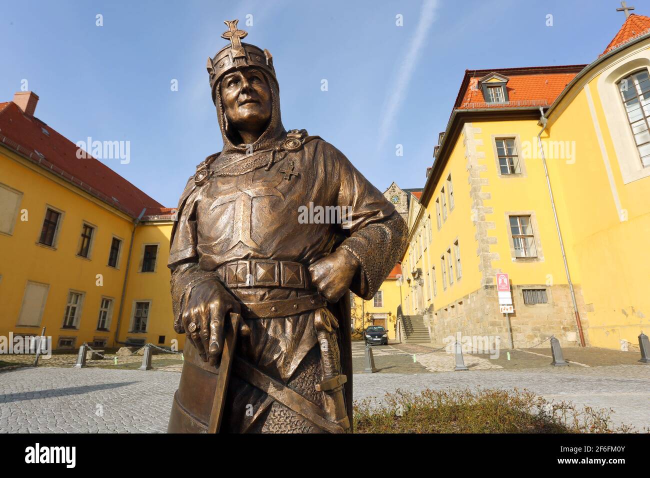 Bear statue stands in hi-res stock photography and images - Alamy
