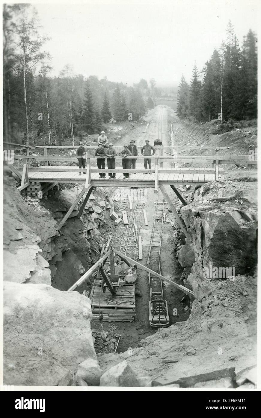 Mountain cut with provisional bridge at 25/100. Navvy. Decauvilles ...
