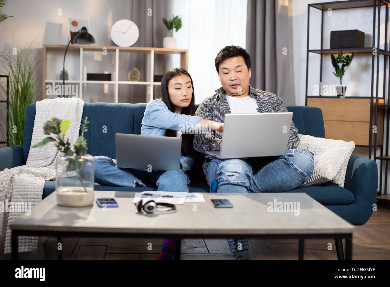 Group asian people doing online hi-res stock photography and images - Alamy