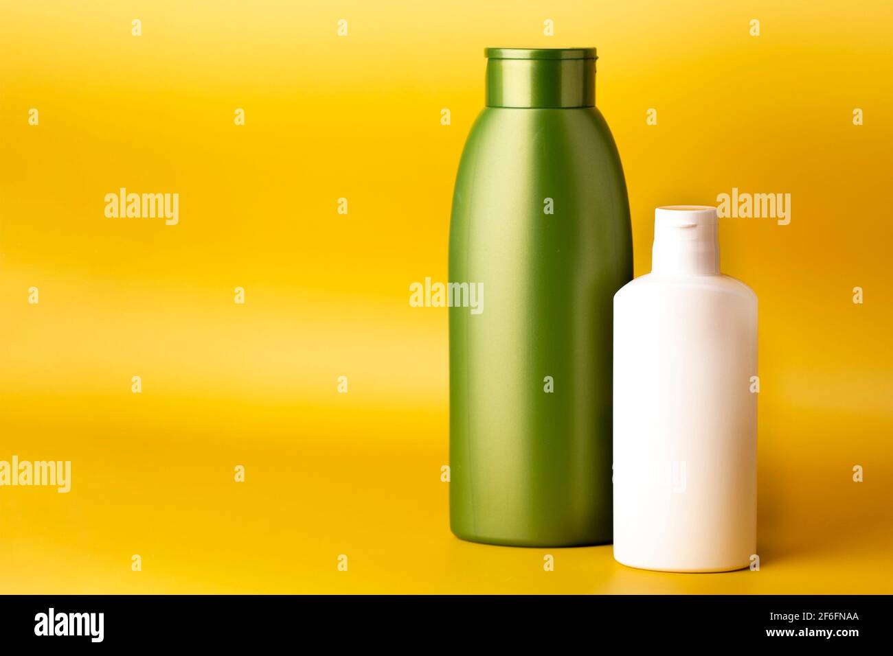 Set cosmetic bottles mockup shampoo hi-res stock photography and images ...