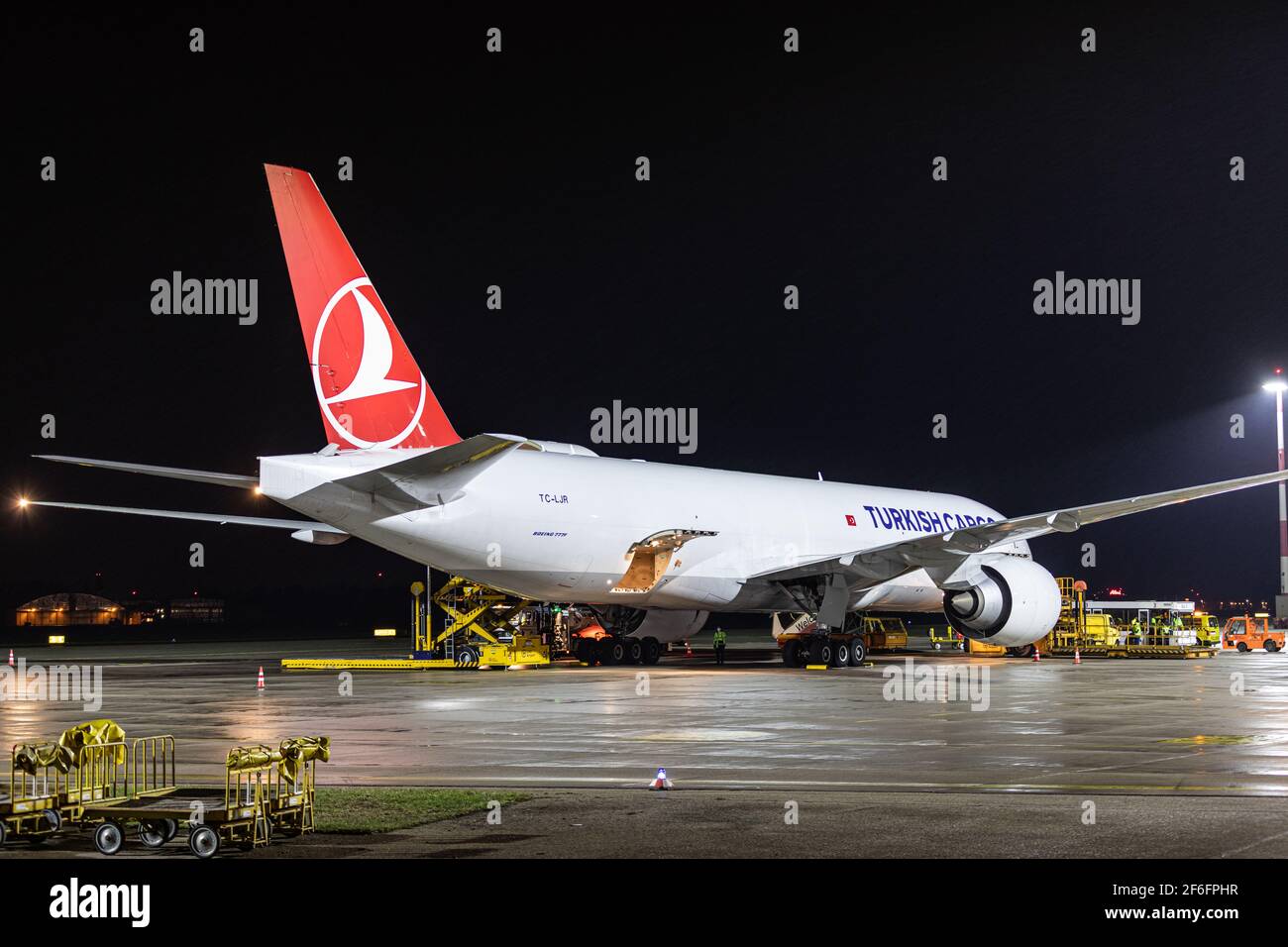Air cargo loading turkish hi-res stock photography and images - Alamy