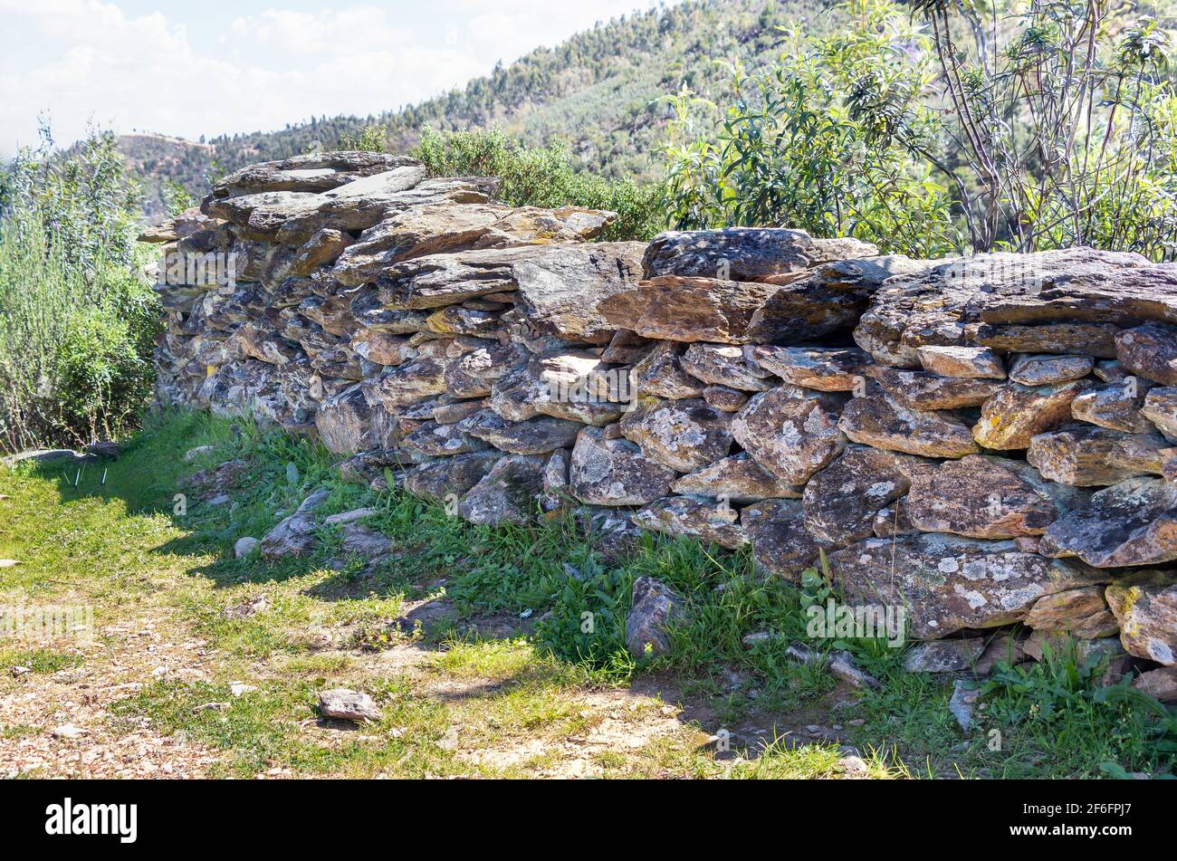 'Dry stone' or 'dry wall' wall. Characterized by the use of uncut stone ...
