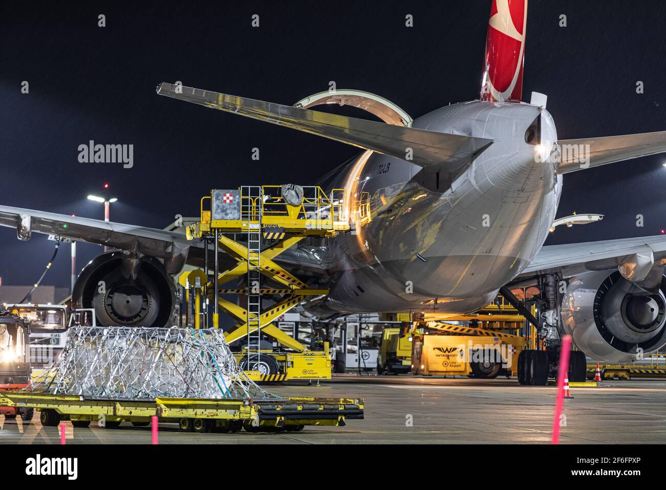 Air cargo loading turkish hi-res stock photography and images - Alamy
