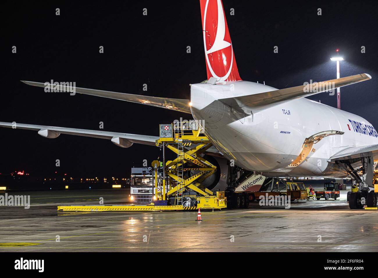 Air cargo loading turkish hi-res stock photography and images - Alamy