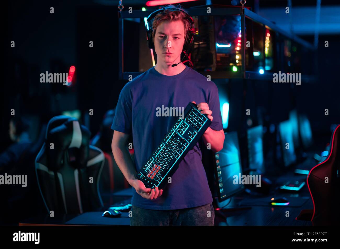 A young streamer talks about the advantages of the new gaming keyboard ...