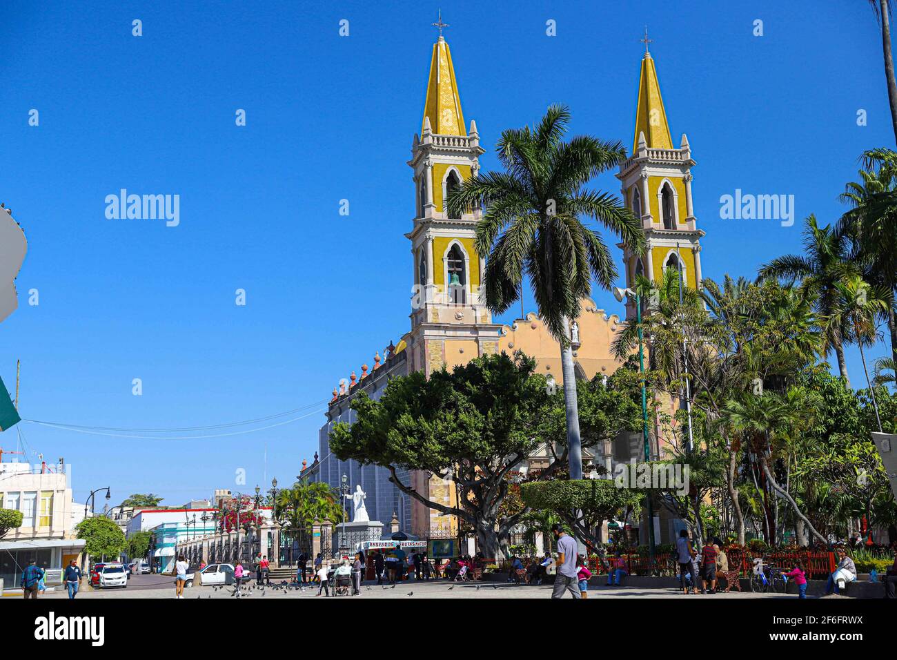 Cathedral Basilica of the Immaculate Conception and public square in ...