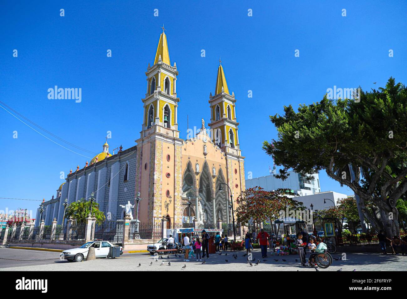 Cathedral Basilica of the Immaculate Conception and public square in ...