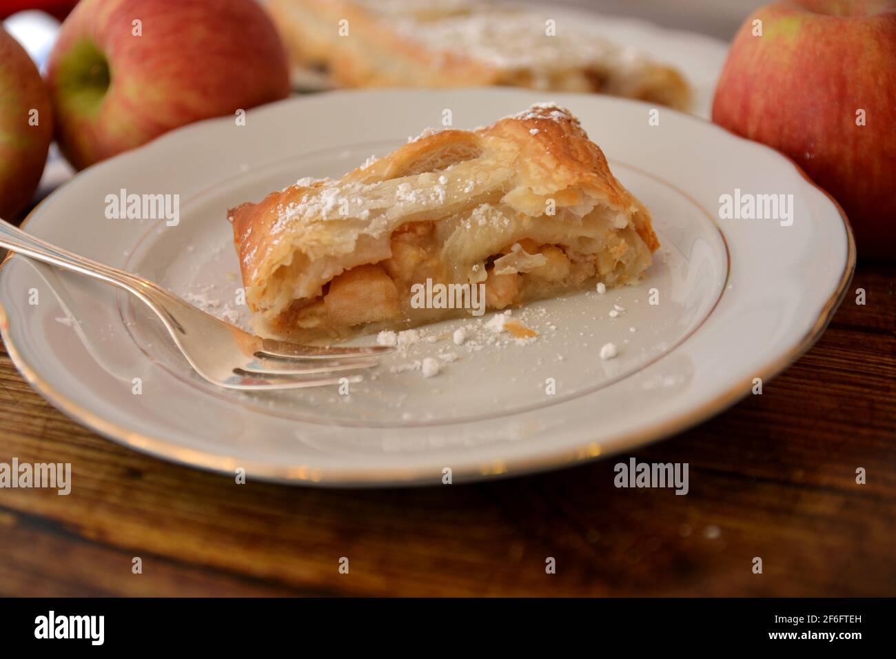 apple strudel traditional austrian pie sweet cake Stock Photo - Alamy