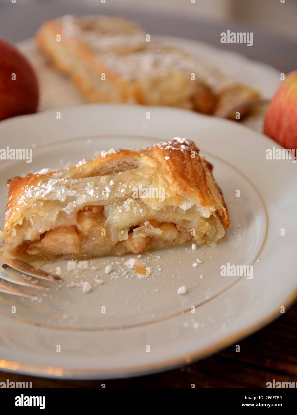 apple strudel traditional austrian pie sweet cake Stock Photo - Alamy
