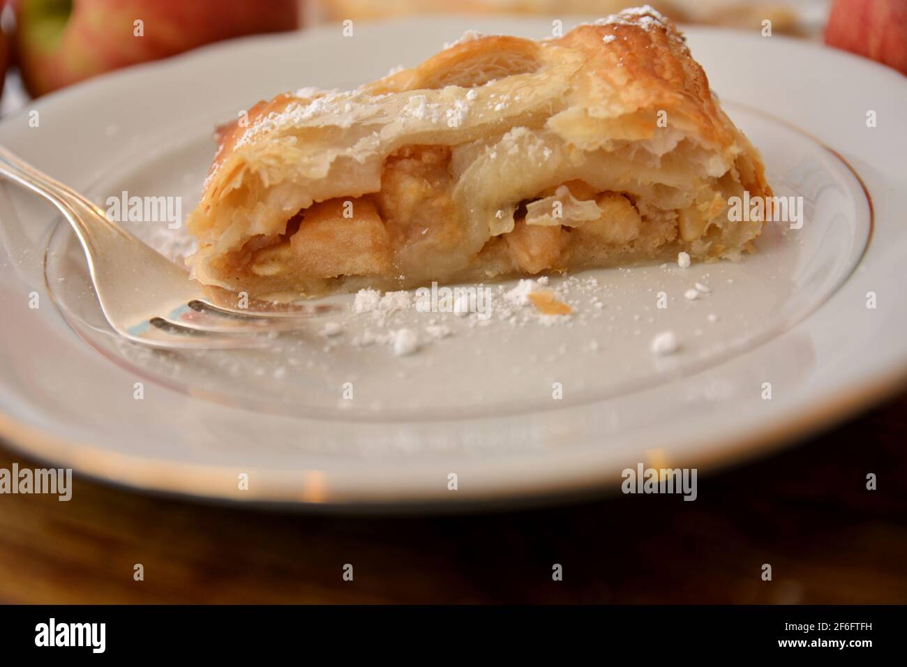 apple strudel traditional austrian pie sweet cake Stock Photo - Alamy