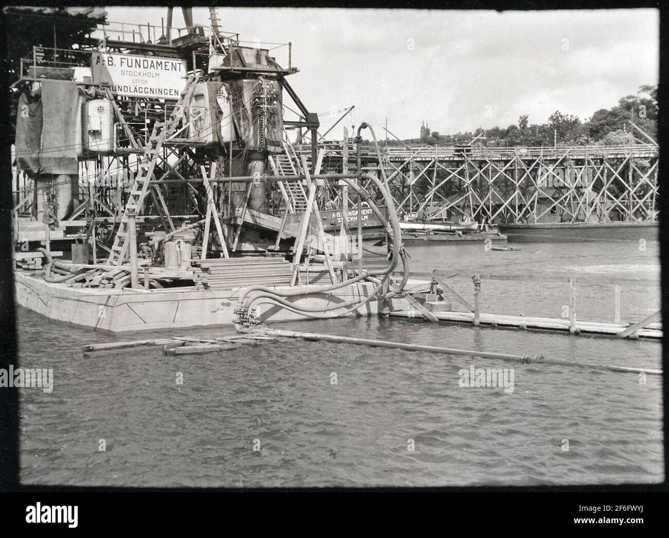 Cash number 6 is lowered Stock Photo - Alamy