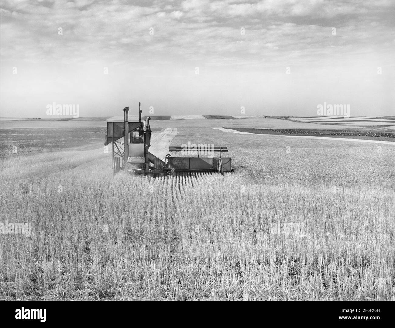 Wheat harvest vintage hi-res stock photography and images - Alamy