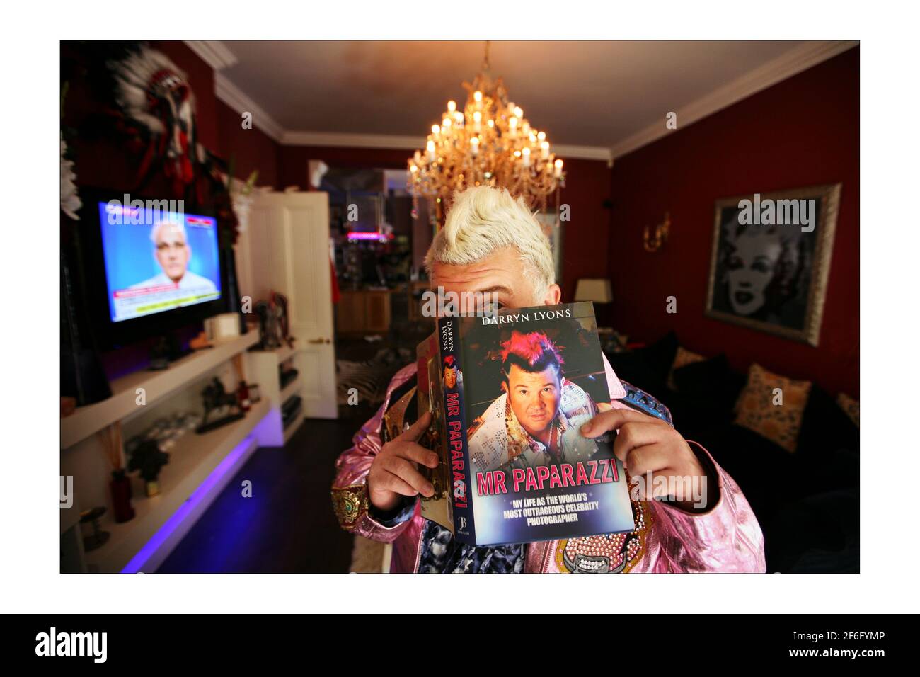 Darren Lyons (Big Pictures) at home in his west London home Stock Photo ...