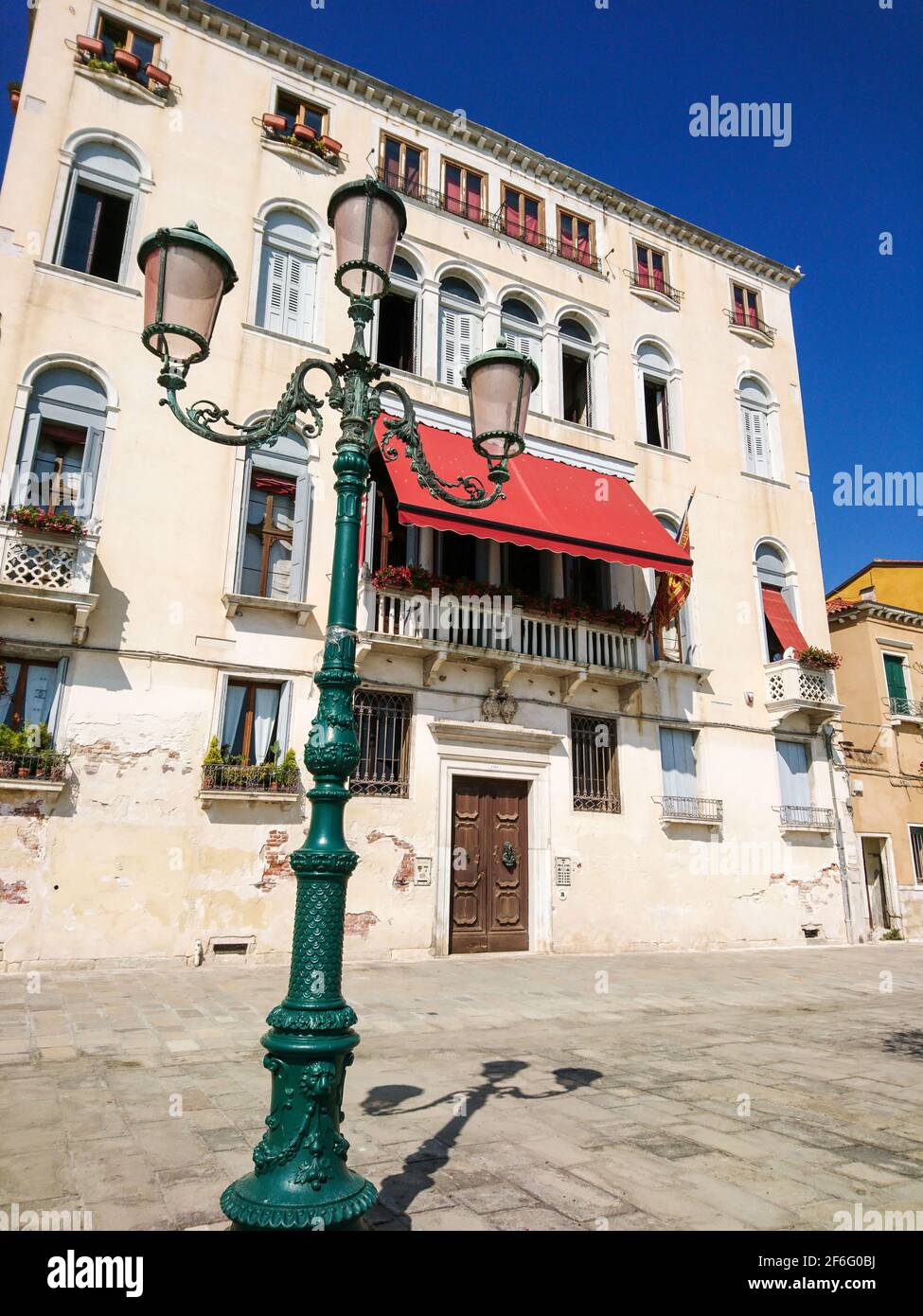 Italian house facade hi-res stock photography and images - Alamy