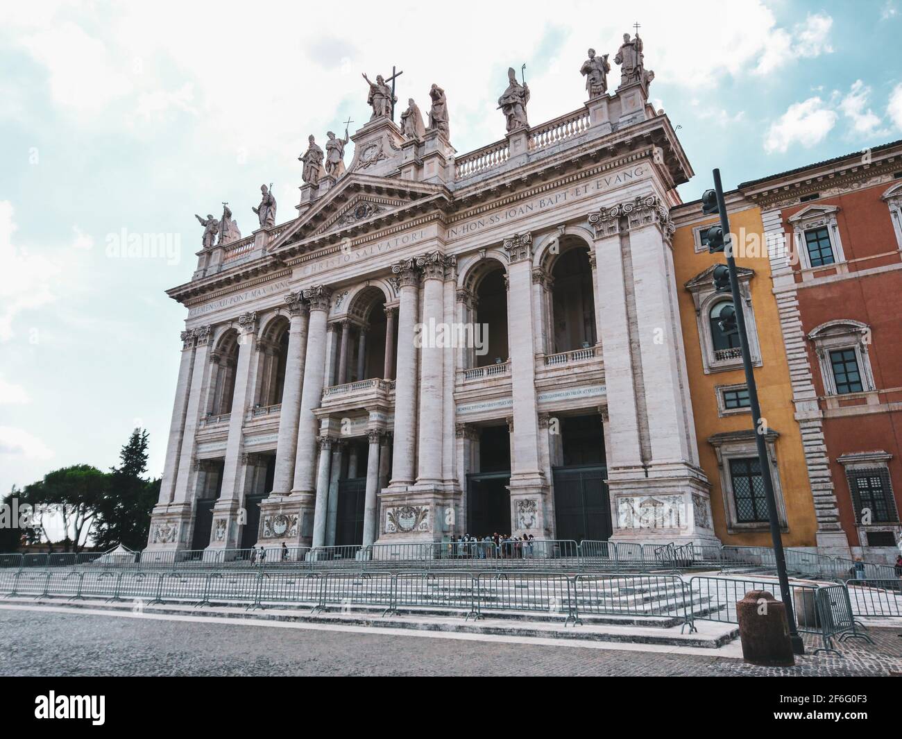 Statues of the apostles hi-res stock photography and images - Alamy