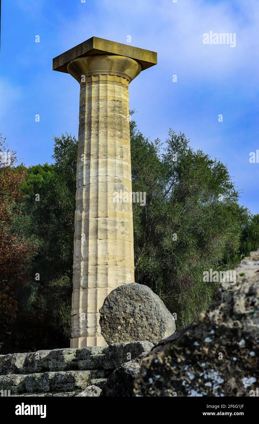 Destination pillar column huge hi-res stock photography and images - Alamy