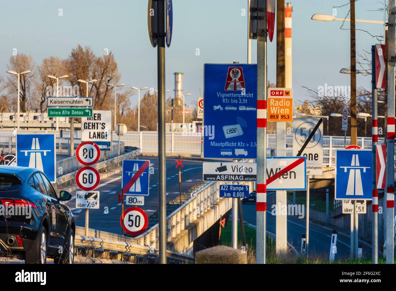 Vienna austria traffic signs in hi-res stock photography and images - Alamy