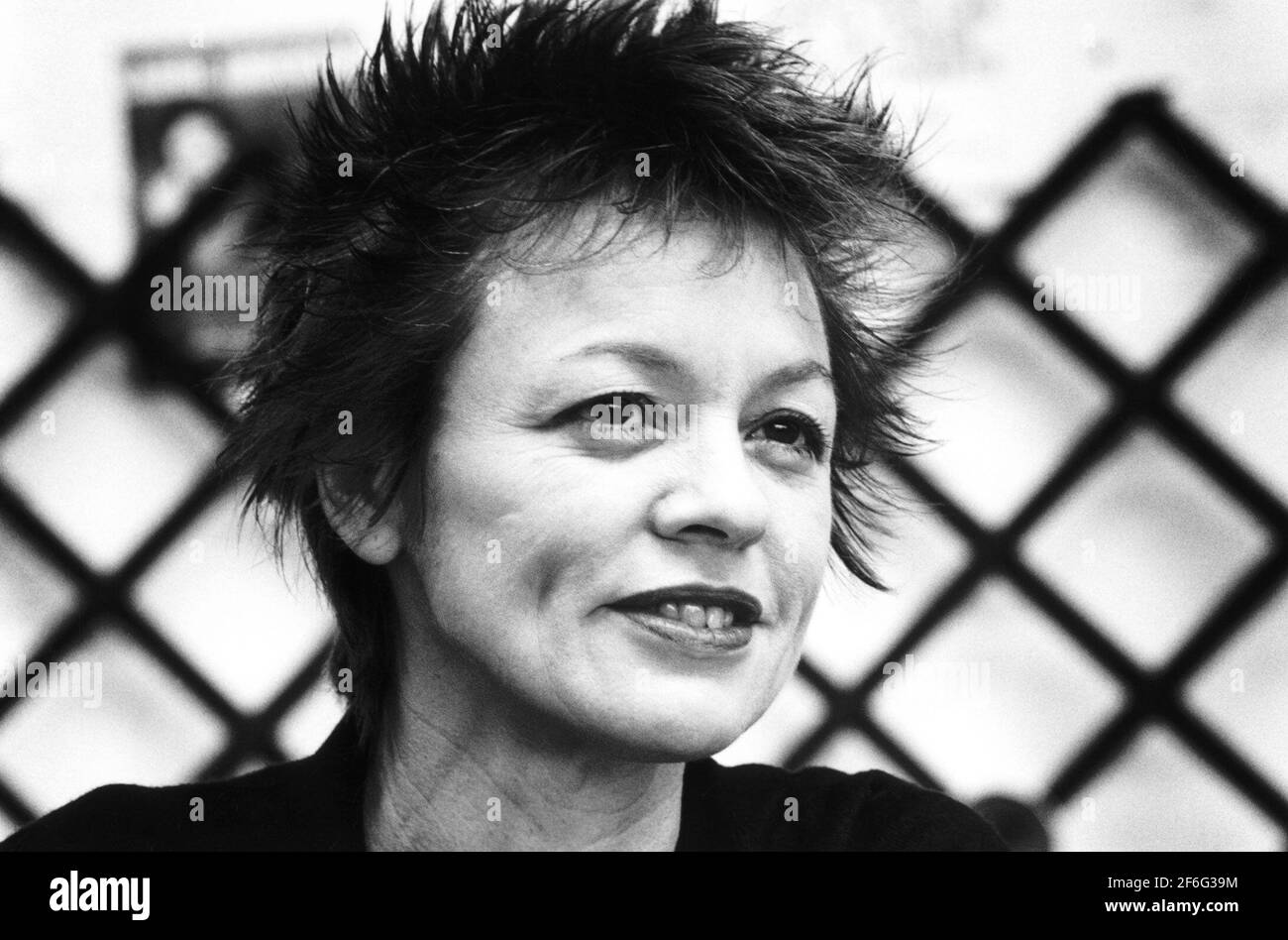 Laurie Anderson's Instagram, Twitter & Facebook on IDCrawl