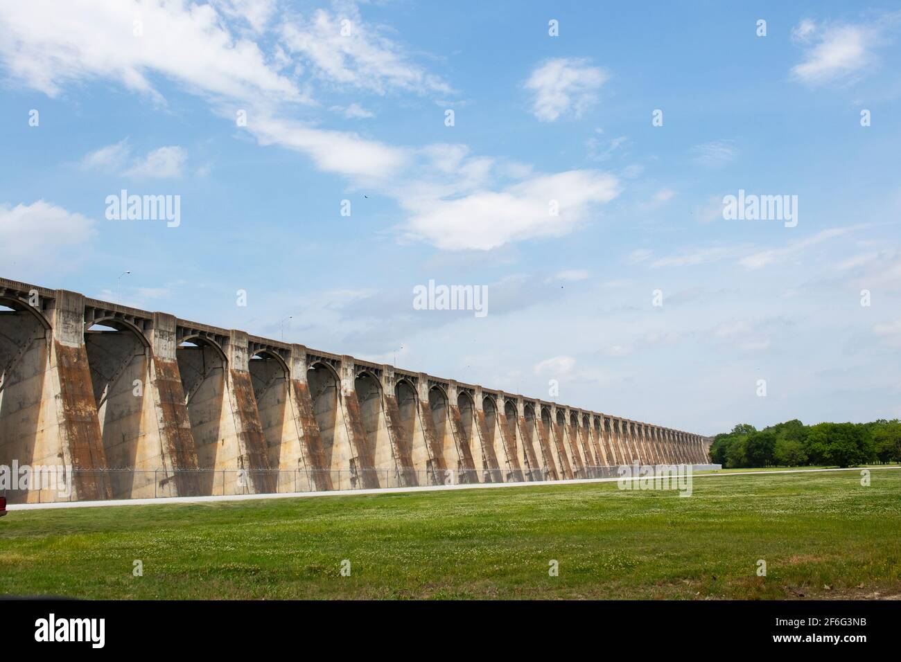 Perspective view of Pensacola Dam - the longest multiple-arch dam in ...