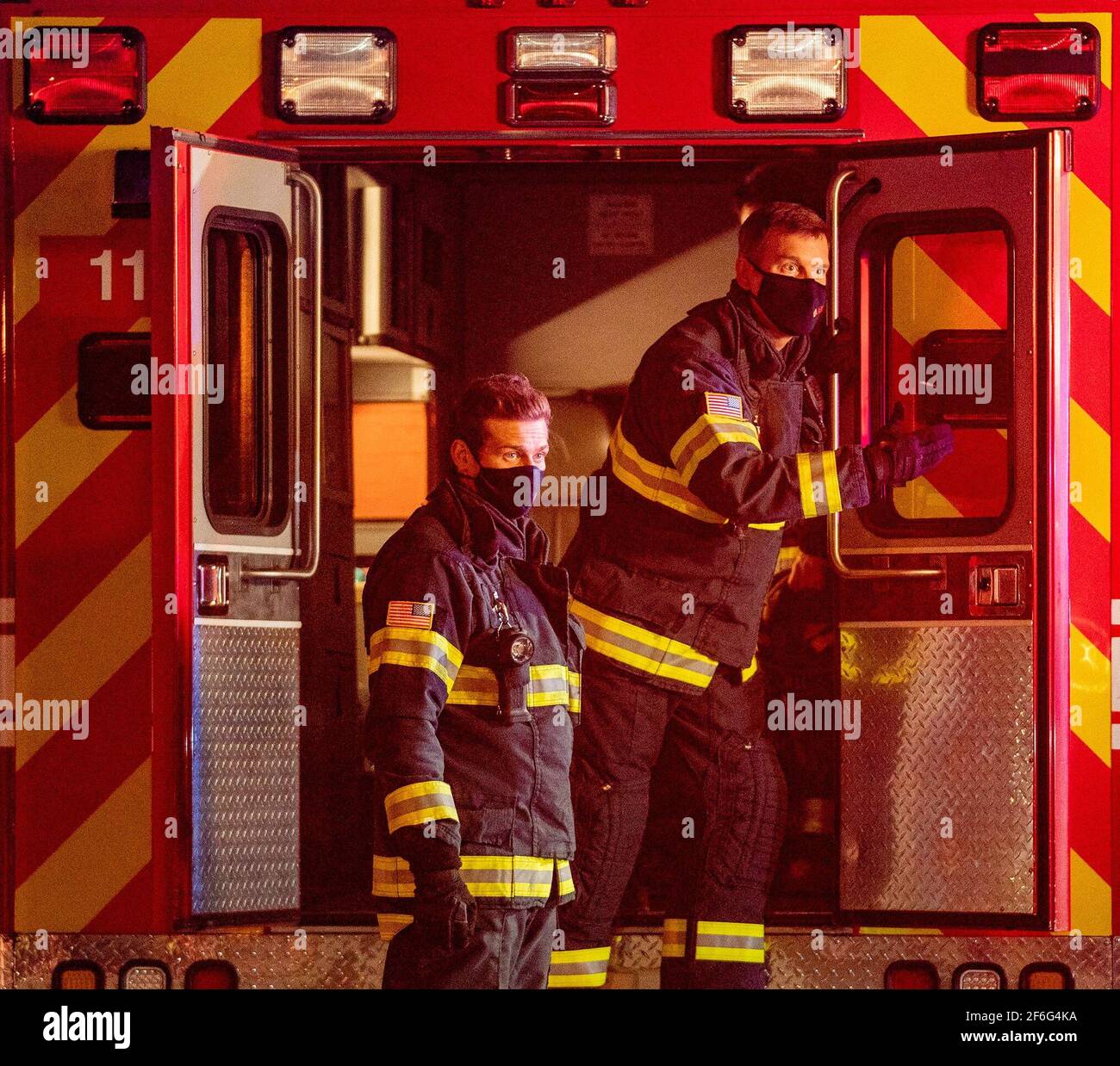9-1-1, (aka 911), from left: Oliver Stark, Peter Krause, Jinx', (Season ...