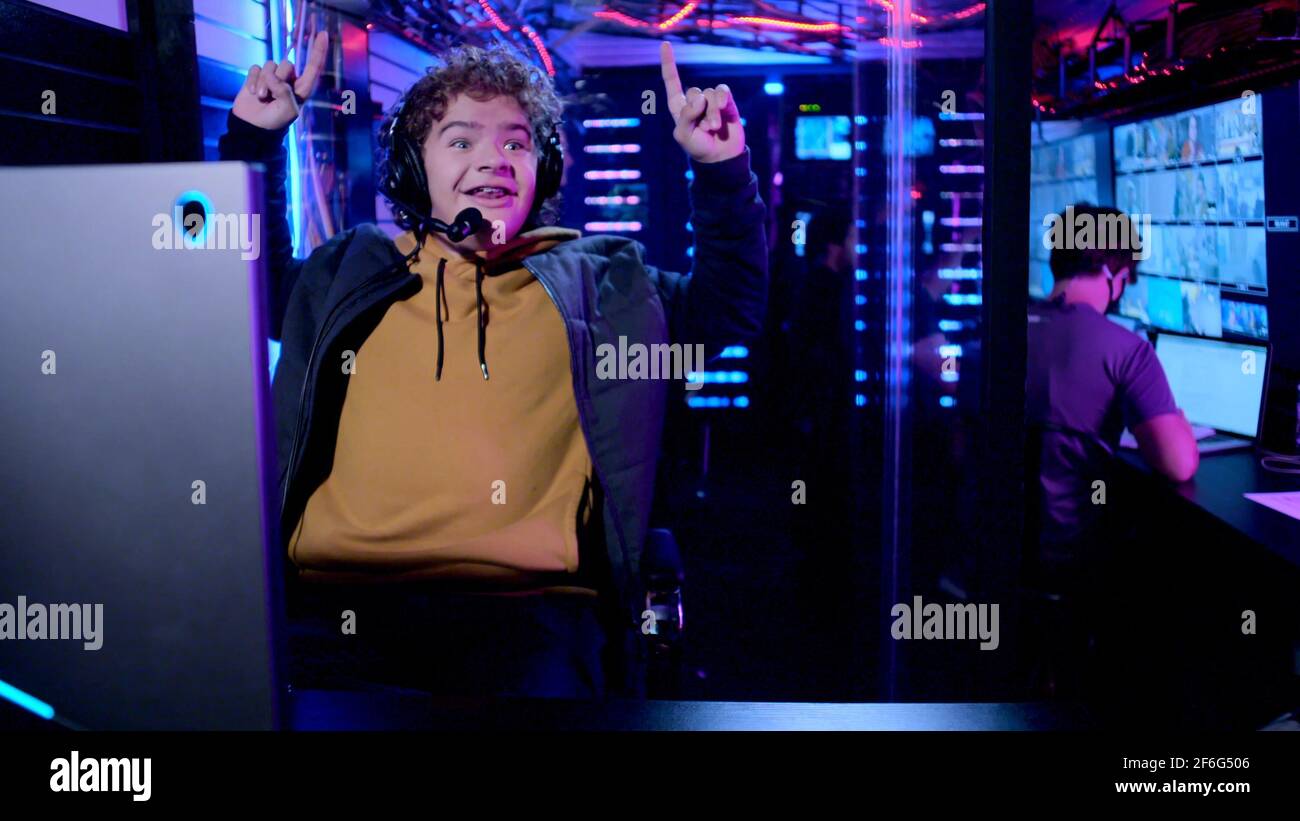 PRANK ENCOUNTERS, left: host Gaten Matarazzo, 'Mind Field', (Season 2, ep. 204, aired April 1 ...
