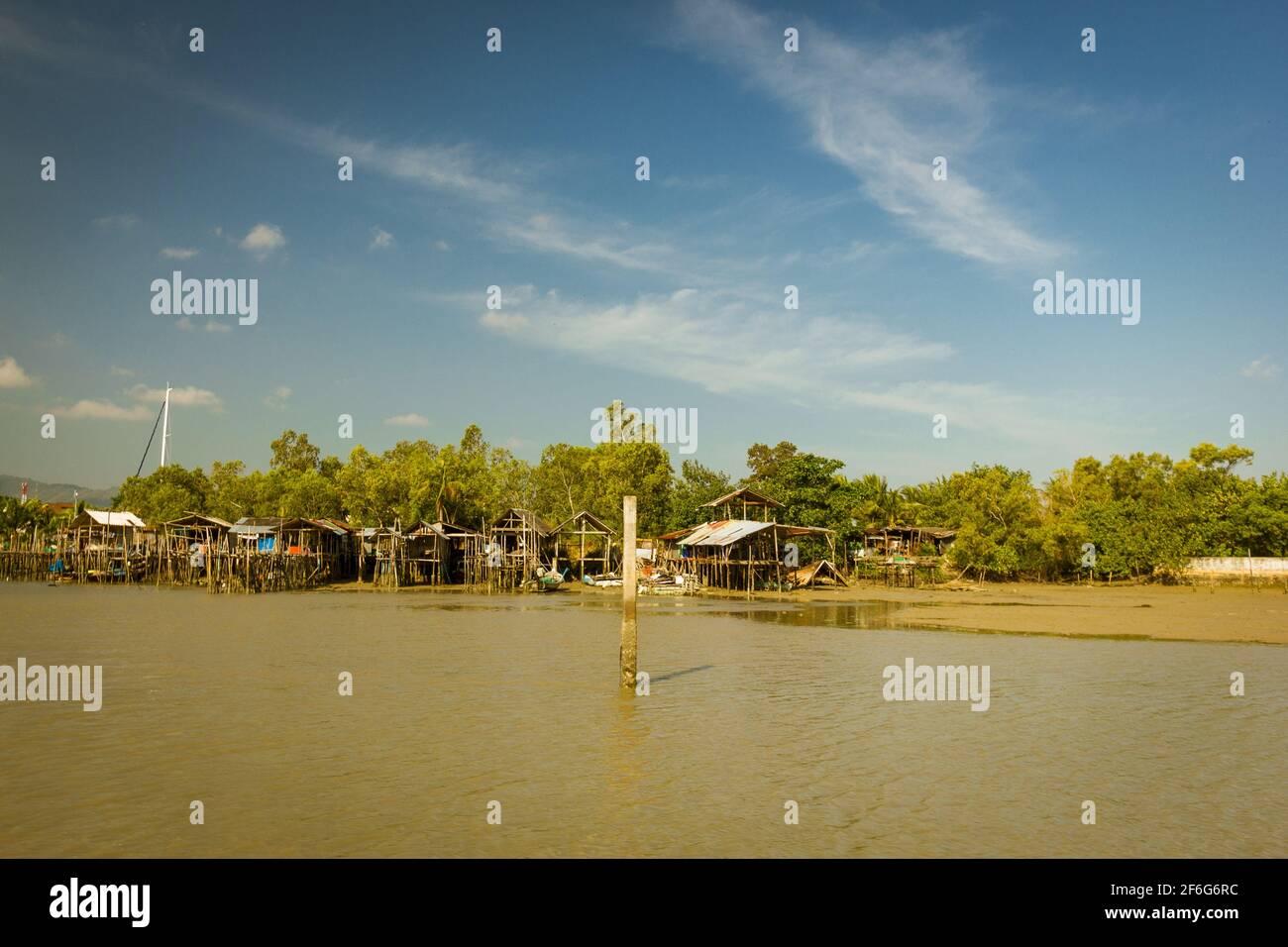 Poor community hi-res stock photography and images - Alamy