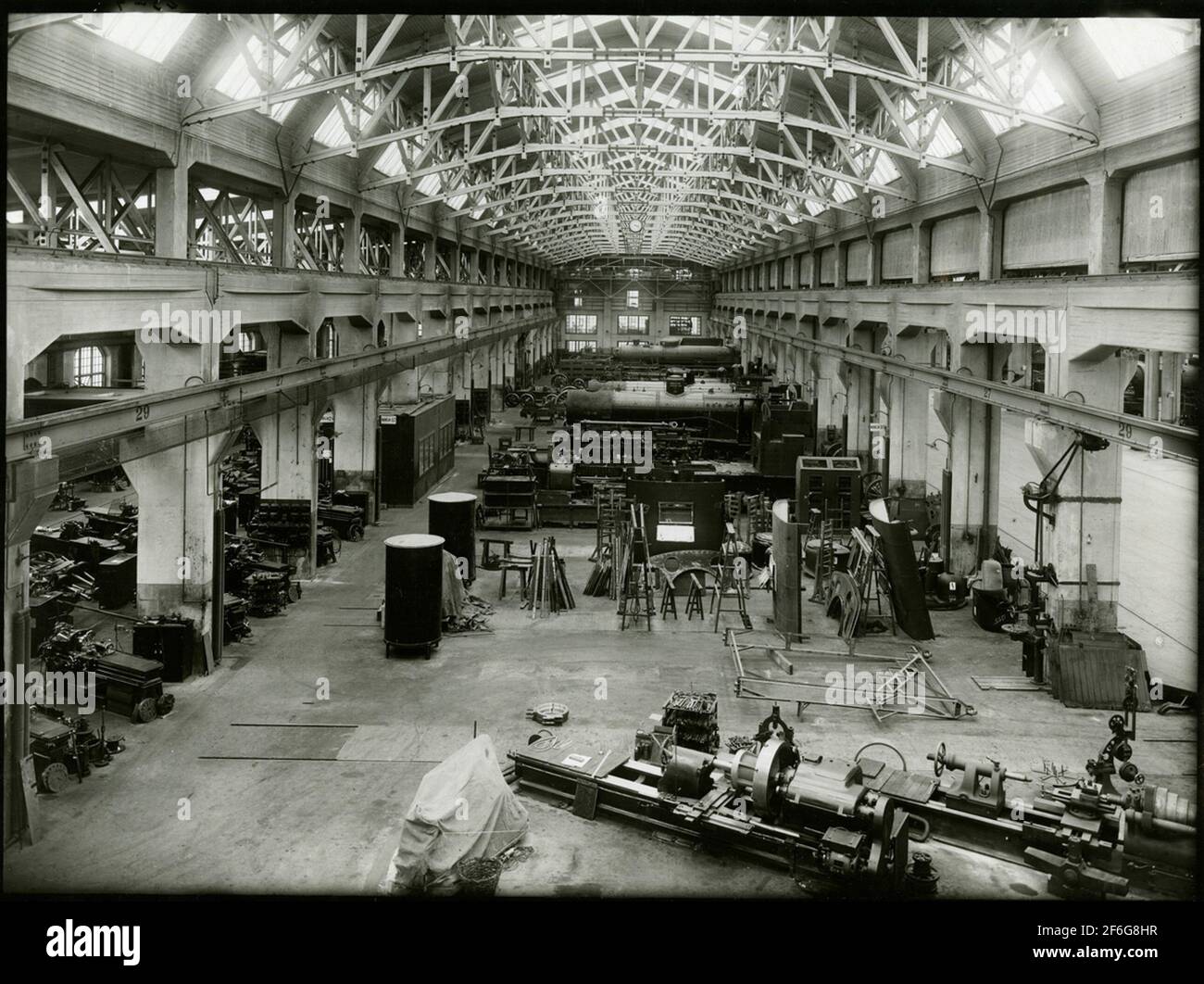 The main workshop at Malmö Station. Side ships ten mounting hall for ...