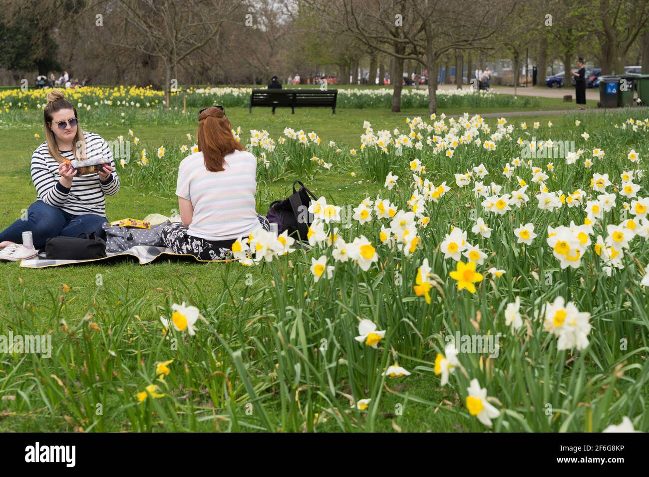 Spring warm weather hi-res stock photography and images - Alamy